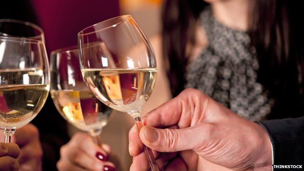 'Dry January' linked to drinking less in long term - BBC News