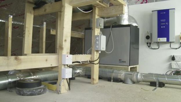 Energy efficiency challenge at home - BBC News