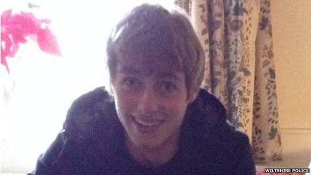 Melksham crash teenager named as Max Lewis - BBC News