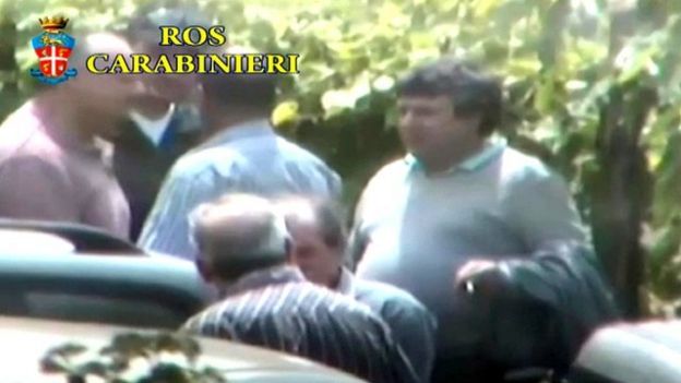 Rome crime scandal: Mayor orders review of contracts - BBC News