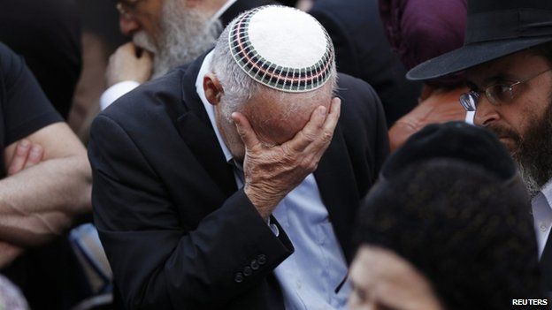 Jerusalem synagogue: Three victims were US rabbis - BBC News