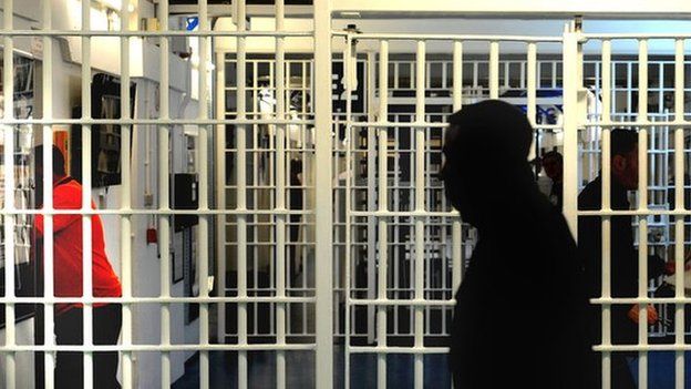 Mobile phones in prisons: Why are they still there? - BBC News