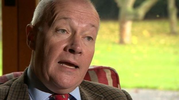 Ebola outbreak: NHS volunteers fly to Sierra Leone - BBC News