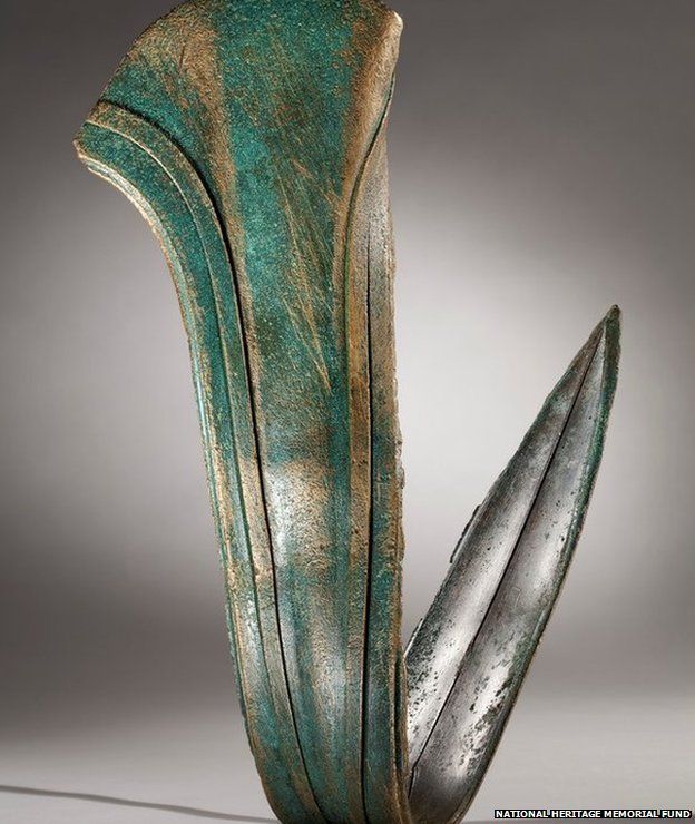 Norfolk Bronze Age dagger 'doorstop' saved - BBC News