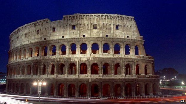 Tourist fined £15,800 for graffiti at Colosseum in Rome - BBC News