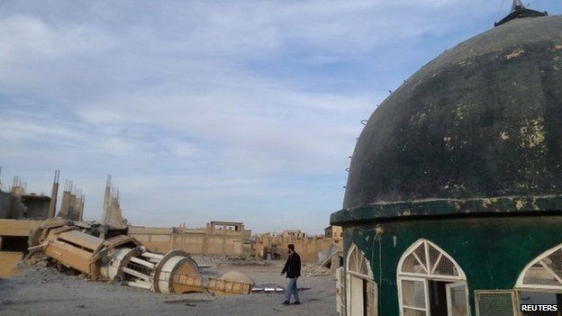 Syria conflict: Raqqa air strikes death toll rises - BBC News