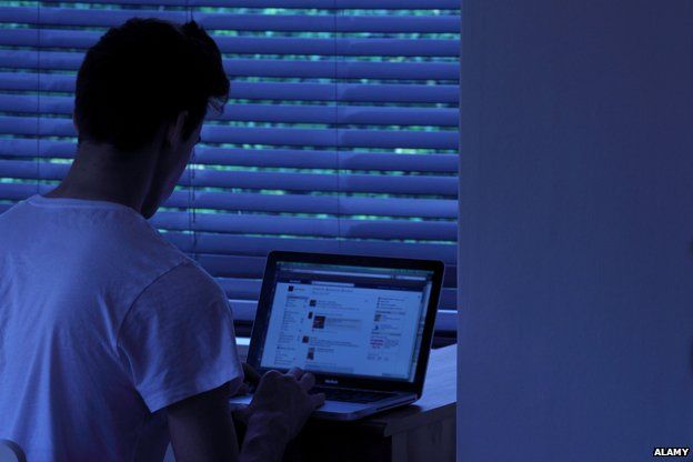 Can internet companies monitor terrorists? - BBC News