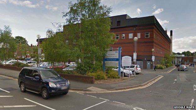 Kidderminster Hospital kitchen shut after hygiene inspection - BBC News