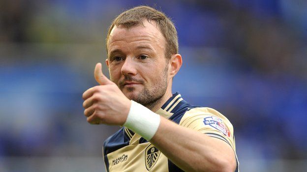 Noel Hunt: Leeds United release Republic of Ireland striker - BBC Sport