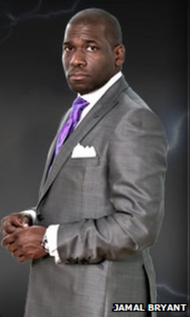 #BBCTrending: 'Buying black' on Black Friday - BBC News