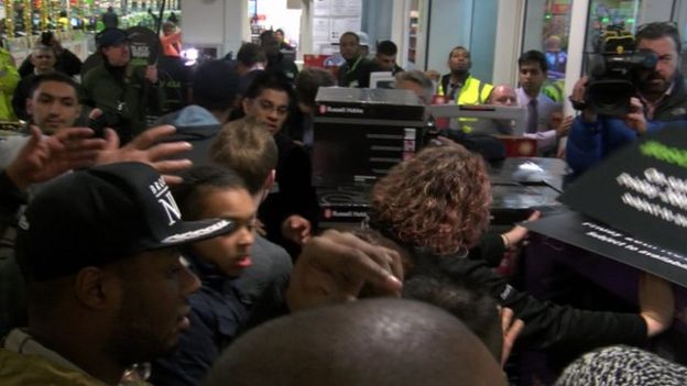 Police issue Black Friday warning to retailers - BBC News