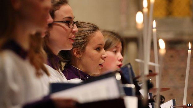 Canterbury Cathedral Girls' Choir rehearsing for Christmas first - BBC News