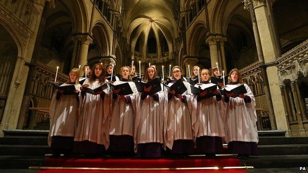 Canterbury Cathedral Girls' Choir rehearsing for Christmas first - BBC News