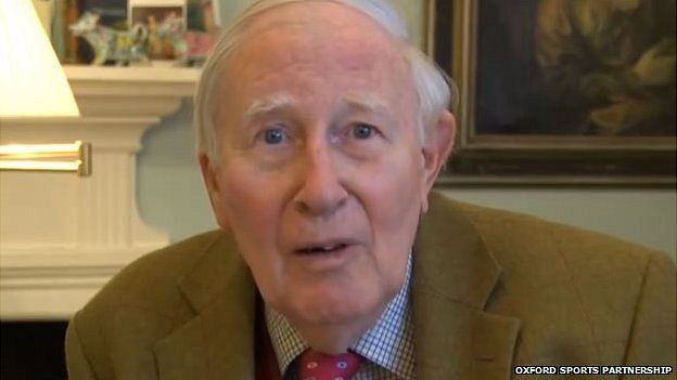 Sir Roger Bannister receives Oxford sporting honour - BBC News