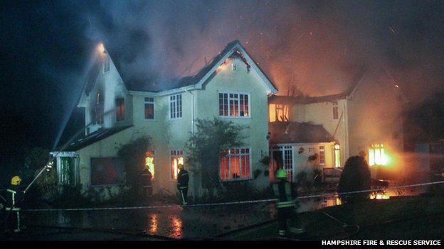 Fordingbridge house destroyed by fire - BBC News