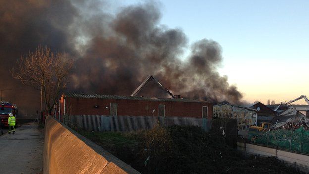 Large fire destroys Smethwick industrial estate buildings - BBC News