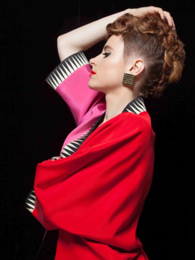 Kiesza: From elite sniper to chart topper - BBC News