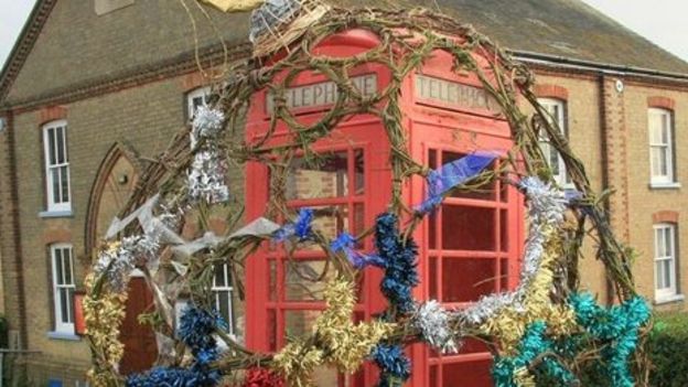 Phone box gets festive Santa makeover in Prickwillow - BBC News