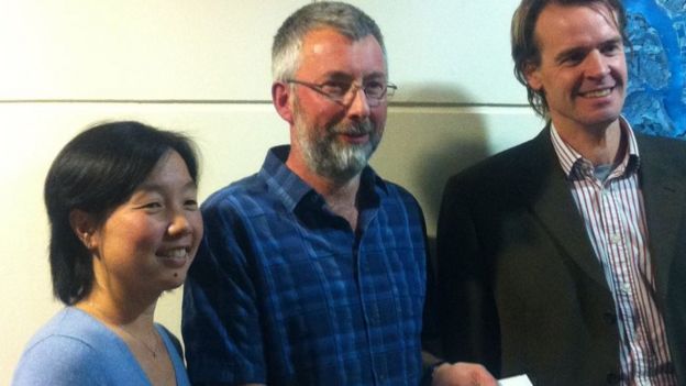 Paul Naylor scoops award for revealing 'beauty' of seas - BBC News