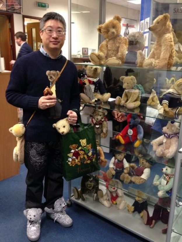 Steiff teddy bears sell for thousands at auction - BBC News