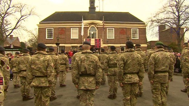 Beeston army engineers in homecoming parade - BBC News