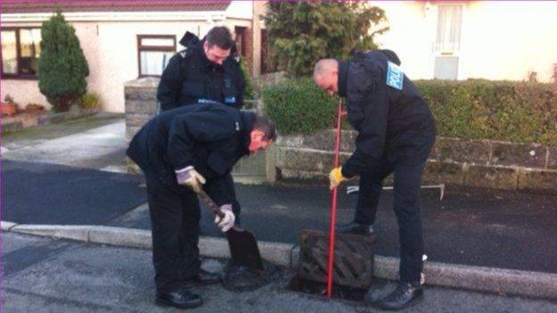 Murder arrests in Pyle and Porthcawl after man's death - BBC News