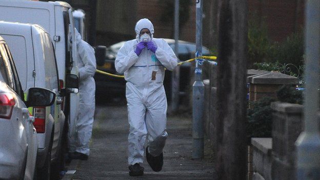 Police continue investigation after Pyle murder arrests - BBC News