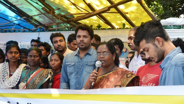 Indian tribal protesters stand up for their rights - BBC News