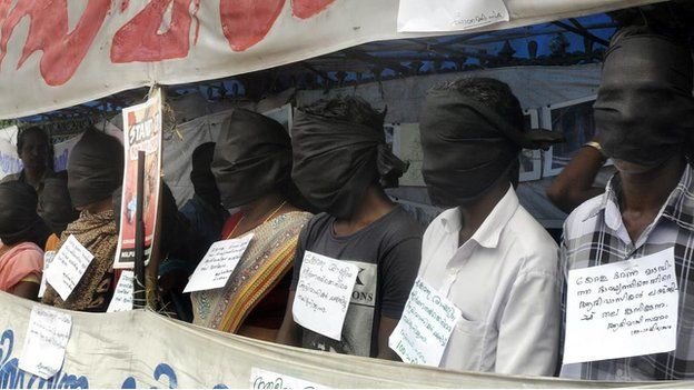 Indian tribals in Kerala end 'standing protest' - BBC News