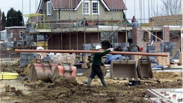 Foreign bricklayers 'on £1,000-a-week amid skill gap' - BBC News