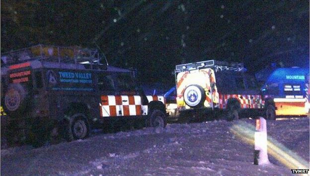 Snow on A68 leaves up to 100 vehicles stranded - BBC News