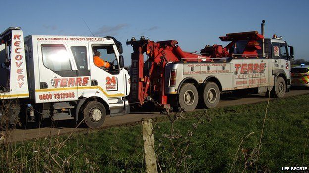 Recovery lorry pulled from Cambridgeshire field - BBC News