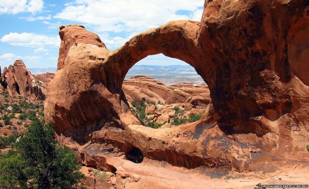 America’s 'ringing' rock arches recorded - BBC News