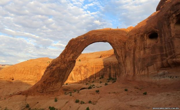 America’s 'ringing' rock arches recorded - BBC News