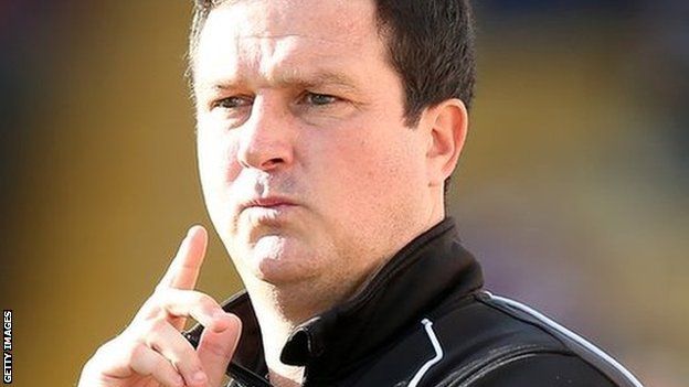Paul Cox: Ex-Mansfield boss in contention for Telford job - BBC Sport
