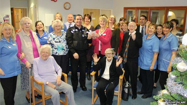 Hospiscare given £3.5K found on street by its Exeter shop - BBC News