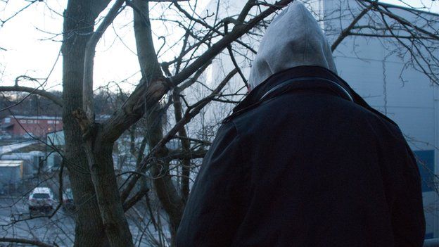 Swedish neo-Nazis: Moves to de-radicalise amid far-right rise - BBC News