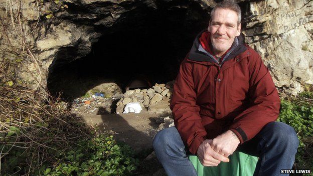 Homeless man in cave in Llandudno given a home - BBC News