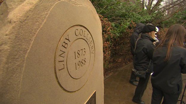 Memorial for Hucknall and Linby miners unveiled - BBC News