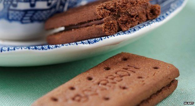 The link between bourbon biscuits and bourbon whiskey - BBC News