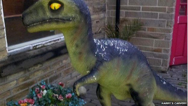 Dinosaur models stolen from Harry's Carvery in Wyke - BBC News