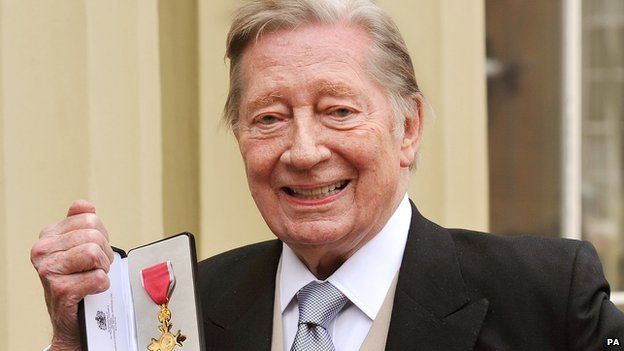 'Allo 'Allo! comedy writer Jeremy Lloyd dies at the age of 84 - BBC News