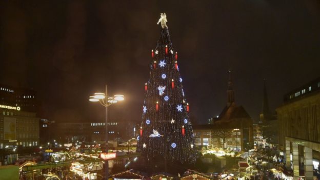 Christmas trees around the world - BBC Newsround