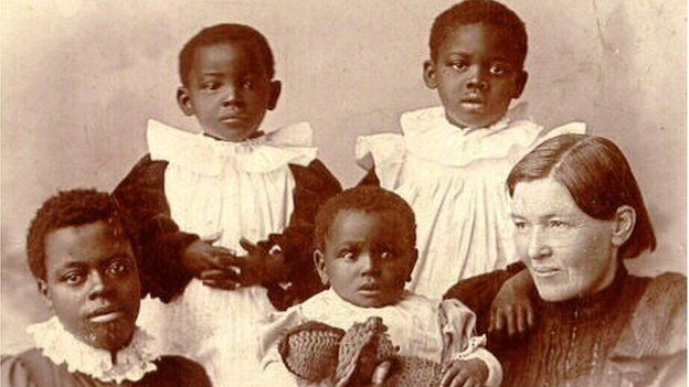 Memorial to missionary Mary Slessor unveiled in Dundee - BBC News