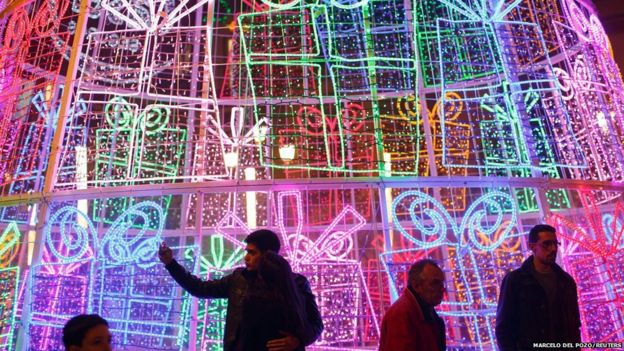 Day in pictures: 24 December 2014 - BBC News