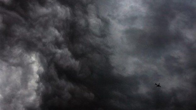 AirAsia QZ8501: Does bad weather cause plane crashes? - BBC News