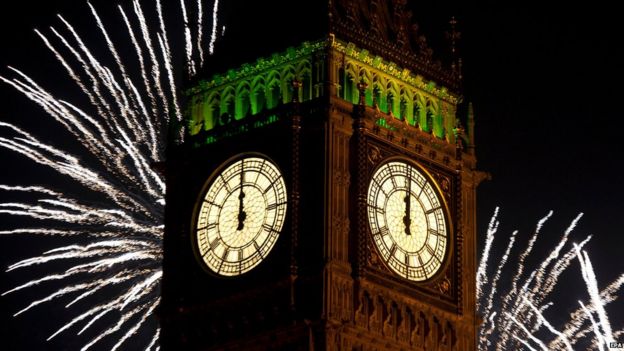 New year celebrations: Revellers gather in London and across UK - BBC News