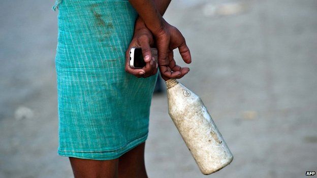 India launches scheme to monitor toilet use - BBC News