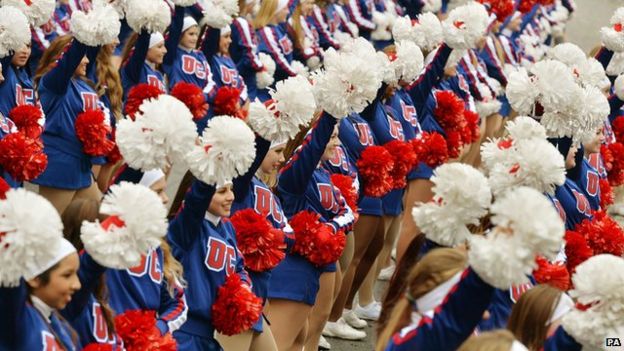 Crowds join London's New Year parade - BBC News