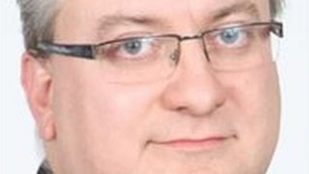 Auschwitz tweet councillor Rosemary Healy suspended - BBC News